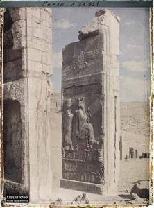 Perse, Persépolis, Bâtiment central - Darius s/son trône, derrière lui ...