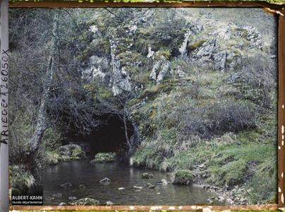 France, Tuc d'Audoubert, L'entrée de la grotte du Tuc d'Audoubert. L ...