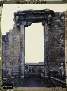 Turquie, Angora, Ruines de l'Augusteum, Porte d'entrée du Temple , vue ...