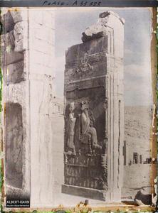 Perse, Persépolis, Bâtiment central - Darius s/son trône, derrière lui ...